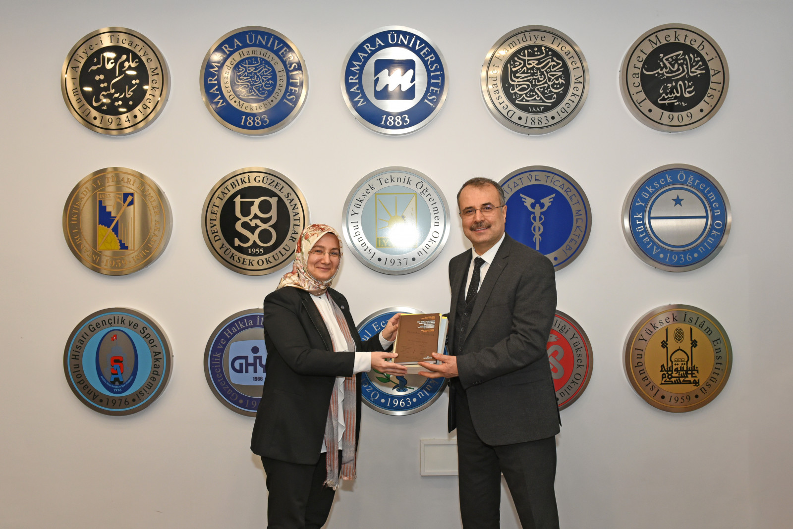 Öğretim Üyesi Doç. Dr. Güler Doğan Averbek’ten Rektörümüze Ziyaret ...